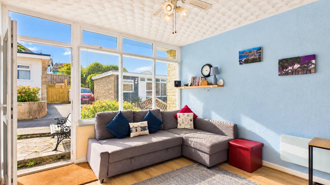 25 M² Chalet ∙ 2 Bedrooms ∙ 4 Guests - The Mumbles
