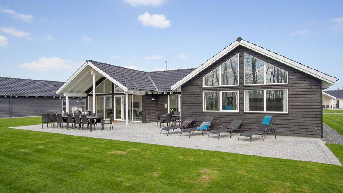 242 M² Ferienhaus ∙ 7 Schlafzimmer ∙ 18 Gäste - Ostsee