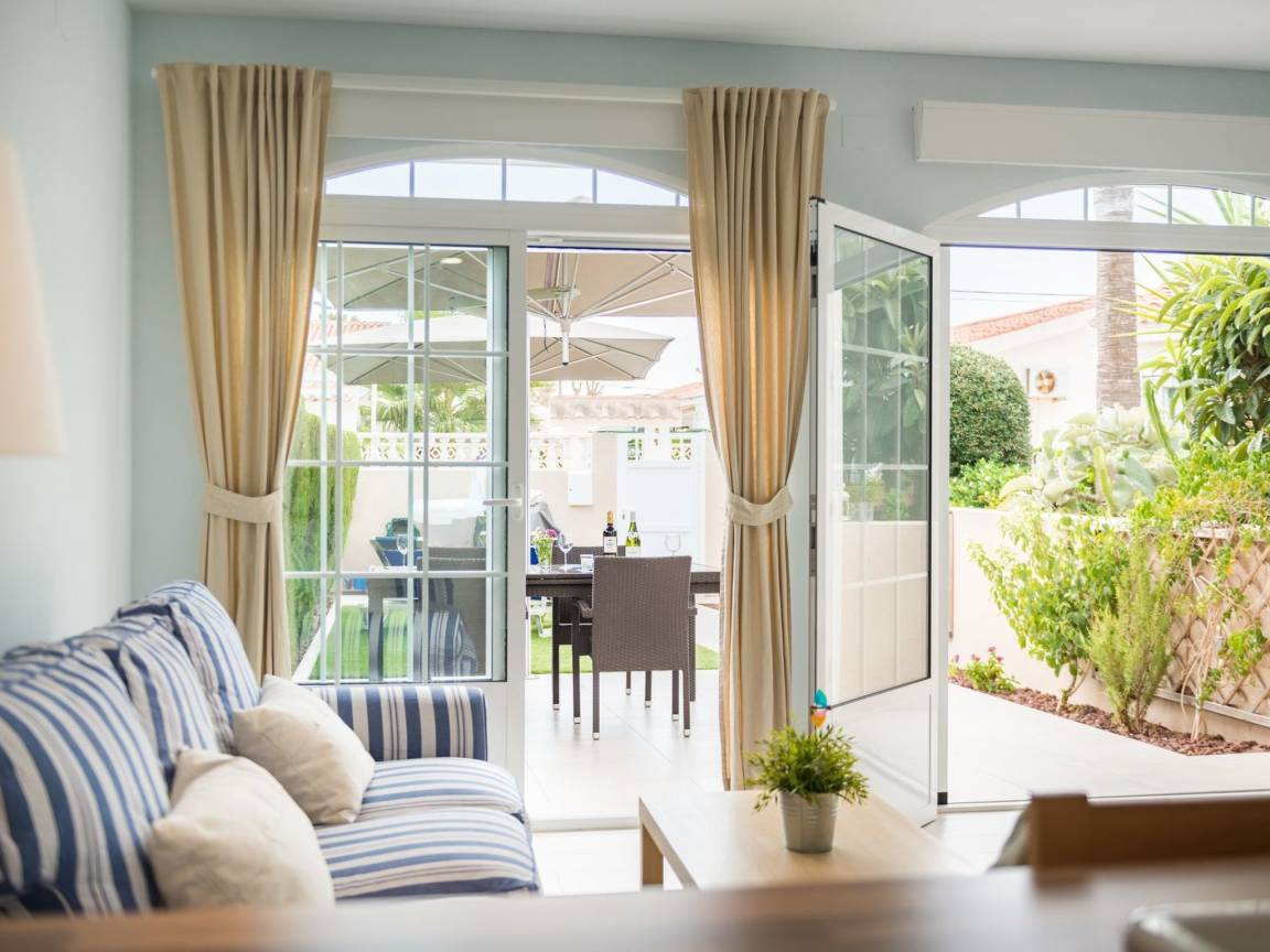 60 M² Ferienhaus ∙ 2 Schlafzimmer ∙ 5 Gäste - Torrevieja