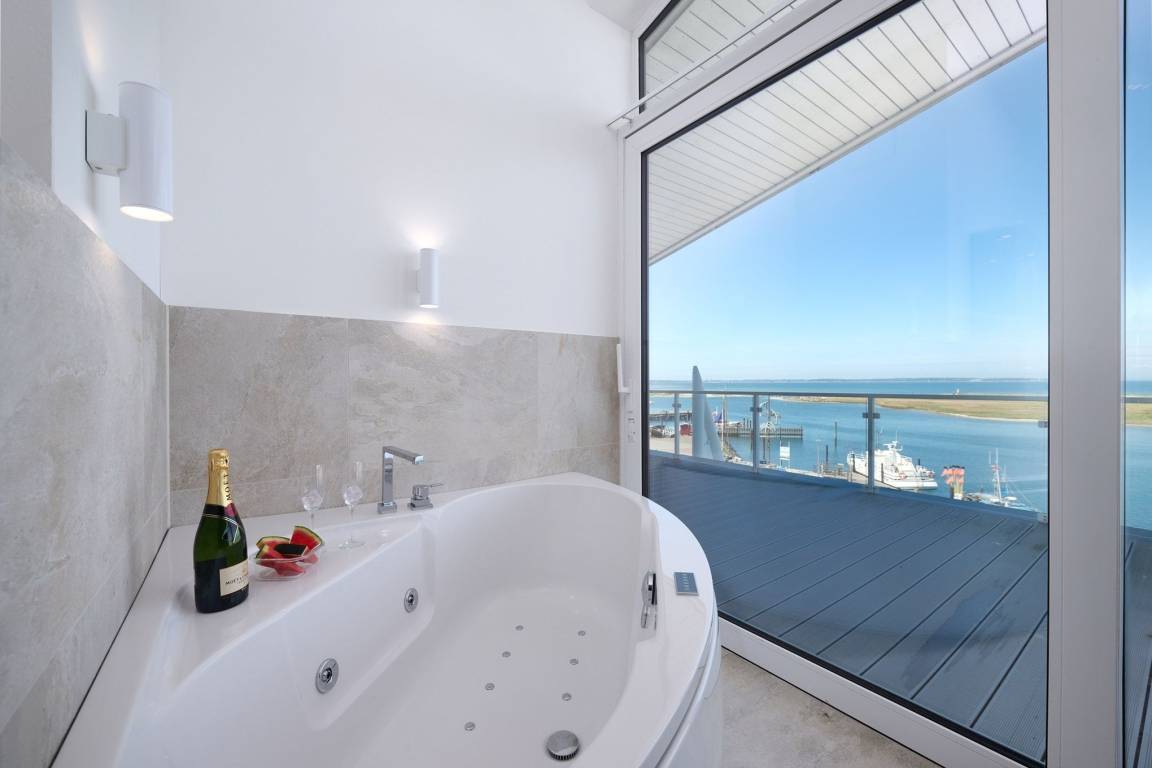 109 M² Ferienwohnung ∙ 3 Schlafzimmer ∙ 6 Gäste - Laboe