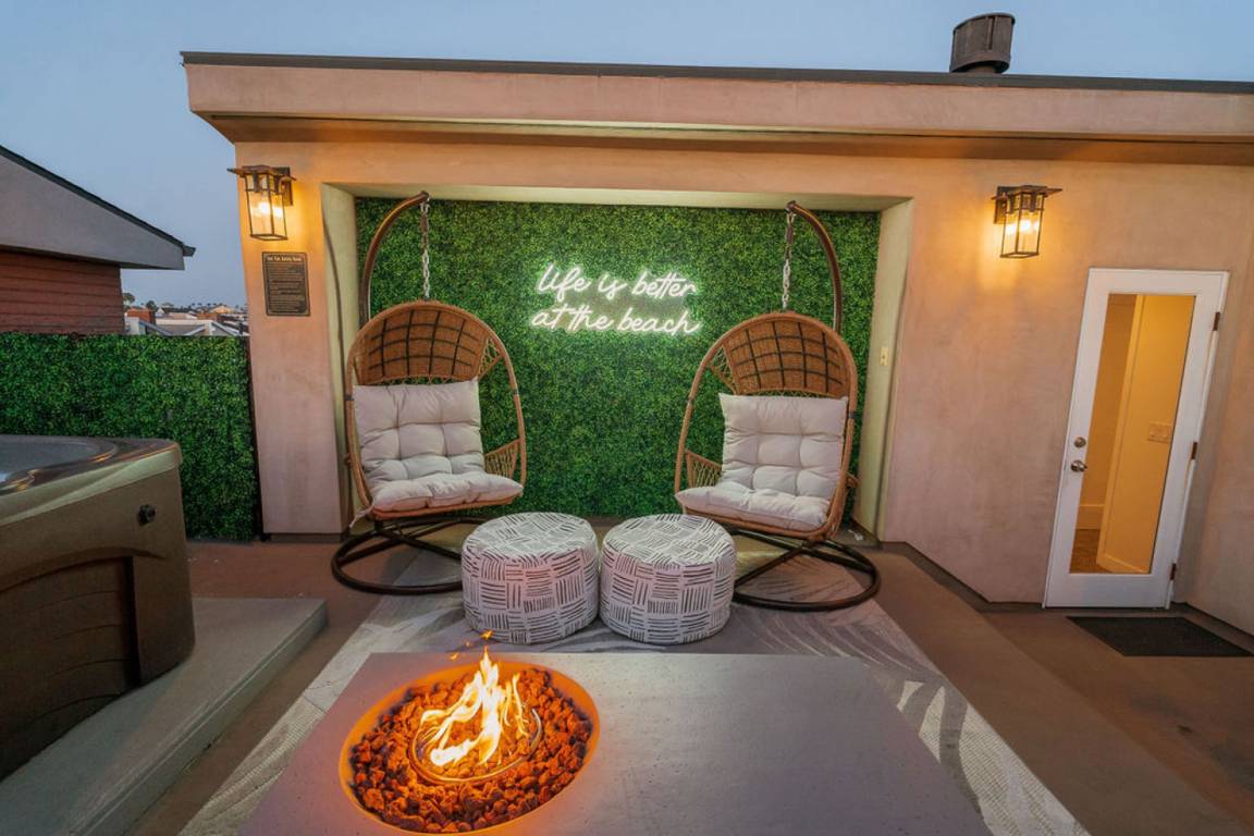 House ∙ 7 Bedrooms ∙ 15 Guests - Newport Beach, CA