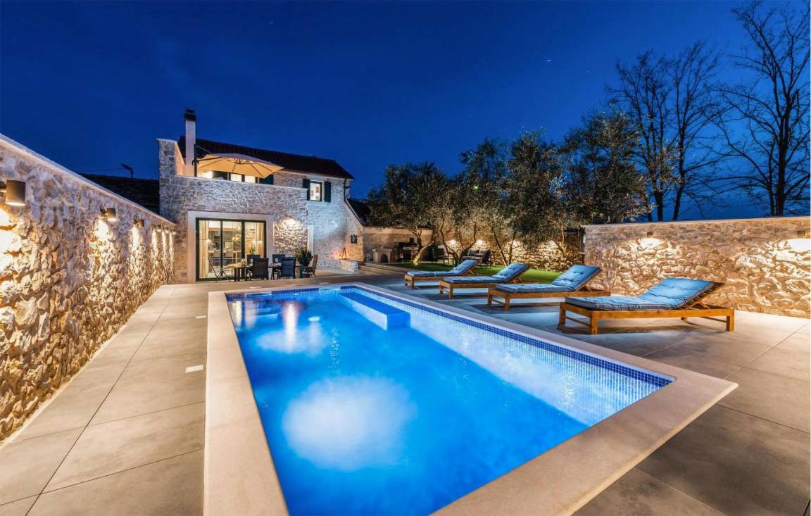 100 M² House ∙ 2 Bedrooms ∙ 6 Guests - Zadar