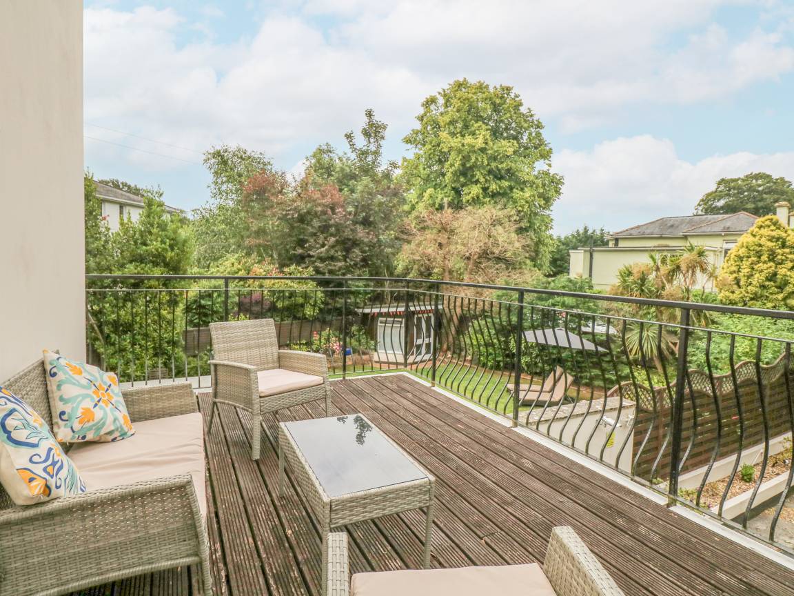 Cottage ∙ 8 Bedrooms ∙ 16 Guests - Torquay