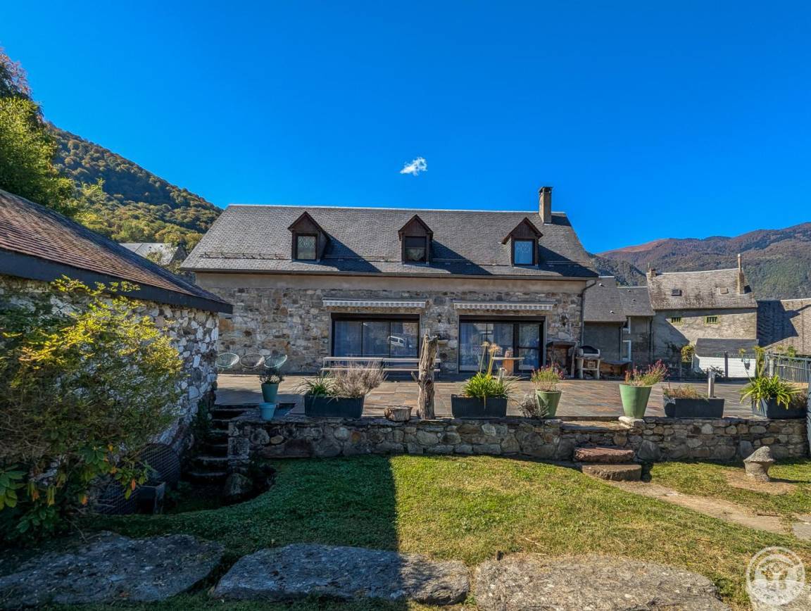 220 M² Gîte ∙ 5 Chambres ∙ 15 Personnes - Le Mourtis