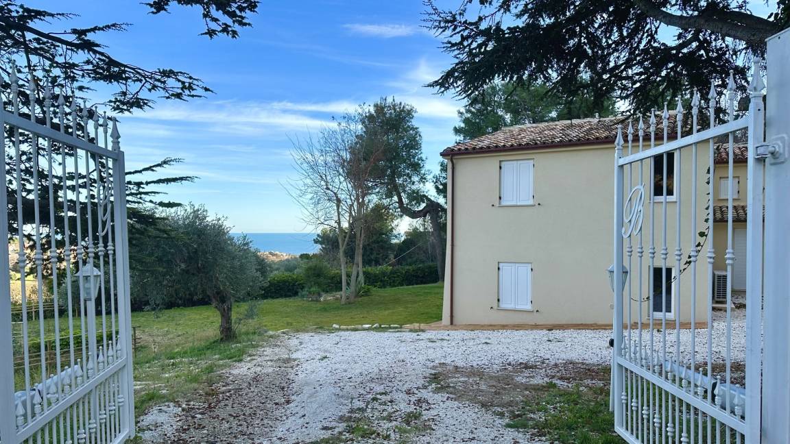 180 M² Villa ∙ 4 Chambres ∙ 8 Personnes - Sirolo