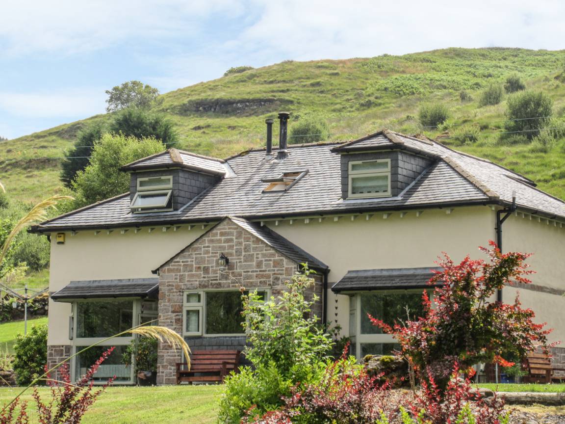 Cottage ∙ 4 Bedrooms ∙ 6 Guests - Loch Awe