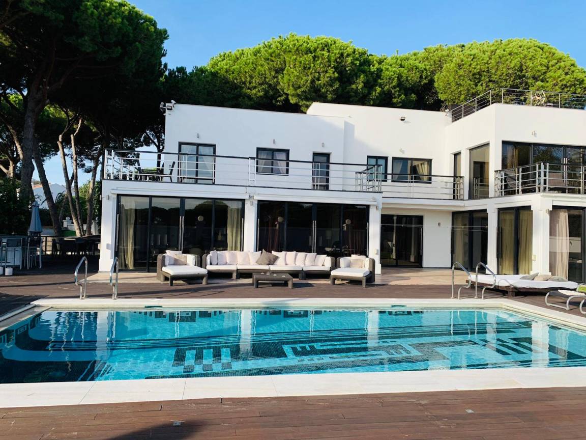 300 M² Villa ∙ 8 Bedrooms ∙ 16 Guests - Marbella