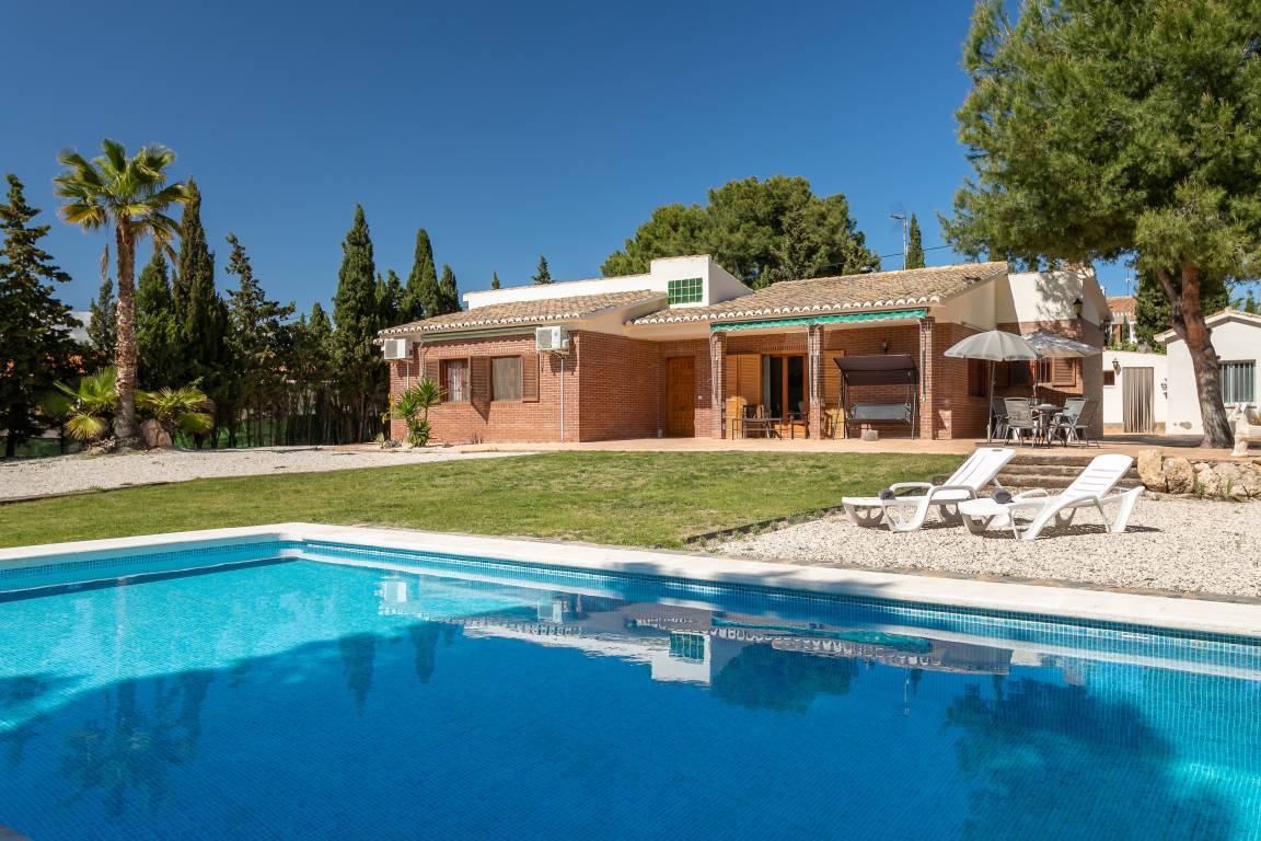 135 M² Chalet ∙ 3 Habitaciones ∙ 6 Huéspedes - Jijona