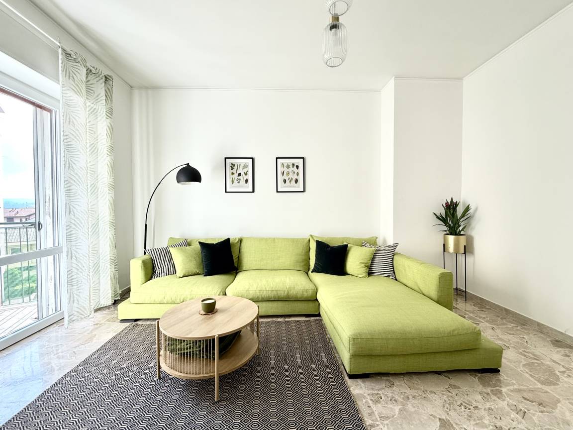 113 M² Huoneisto ∙ 2 Makuuhuonetta ∙ 4 Vierasta - Arona, Italy