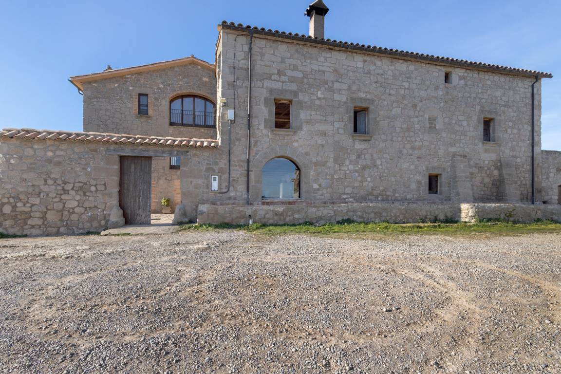 300 M² House ∙ 8 Bedrooms ∙ 30 Guests - Catalonia
