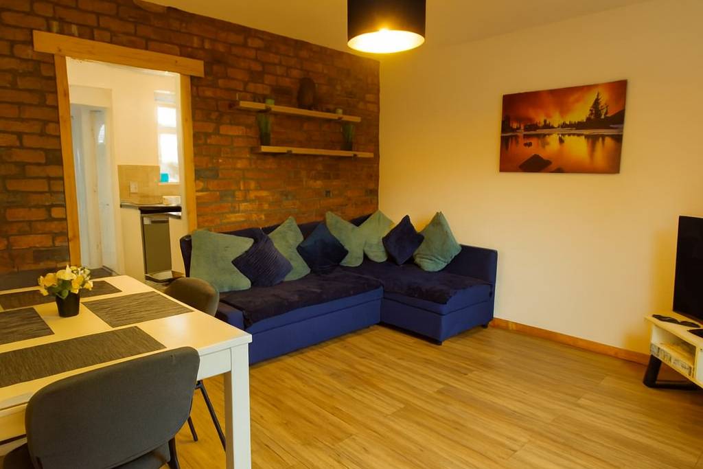 75 M² House ∙ 3 Bedrooms ∙ 7 Guests - Bolton