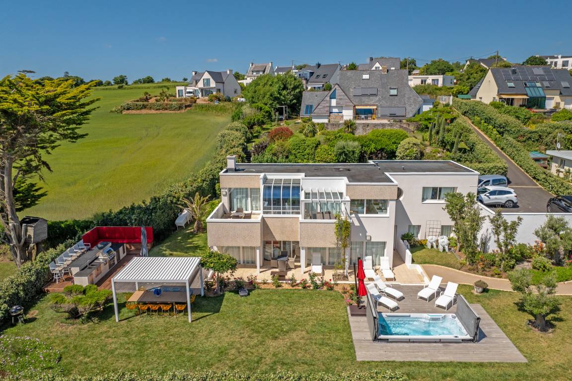 240 M² Villa ∙ 6 Chambres ∙ 12 Personnes - Plougonvelin