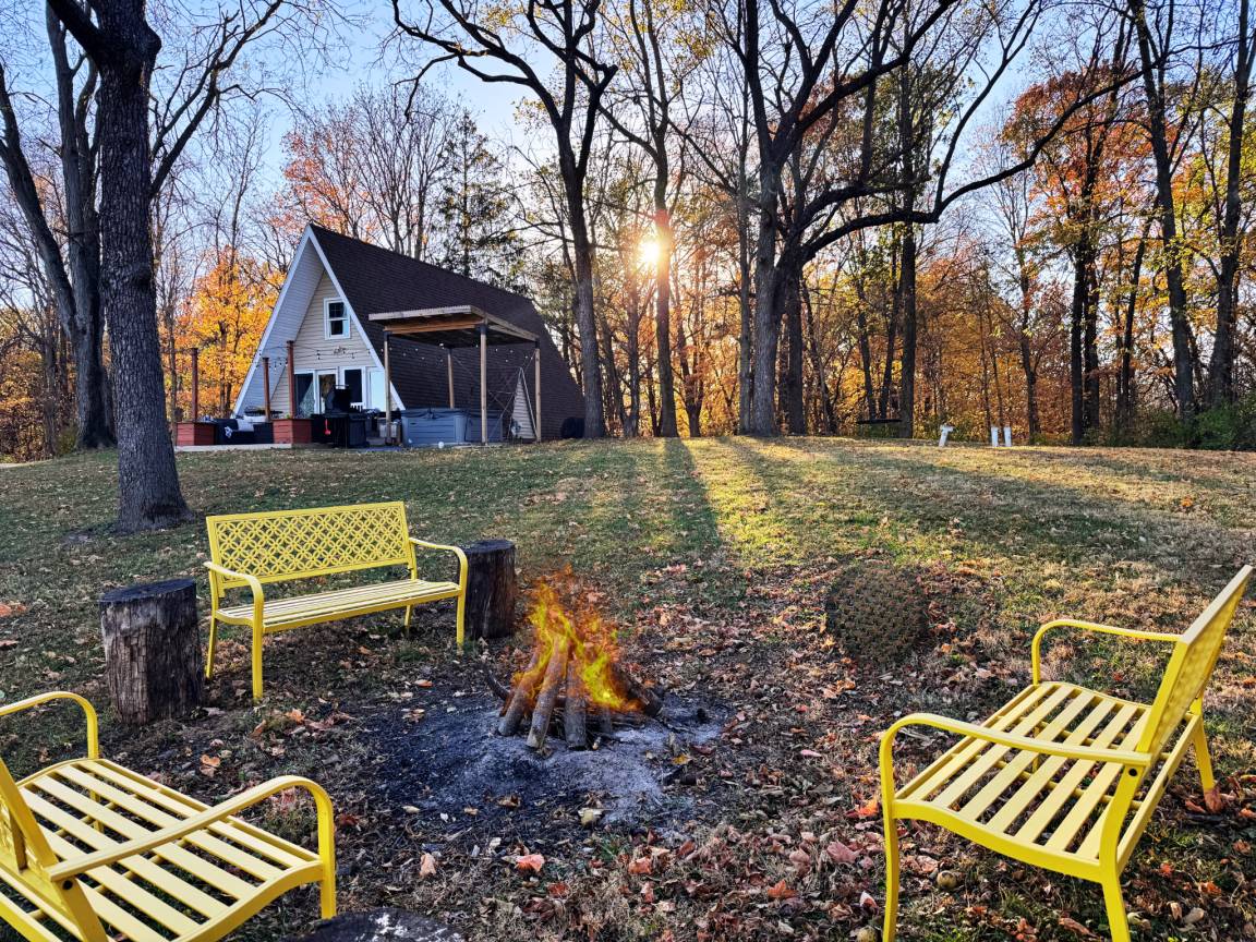 128 M² Cabin ∙ 2 Bedrooms ∙ 6 Guests - Bloomington, IL