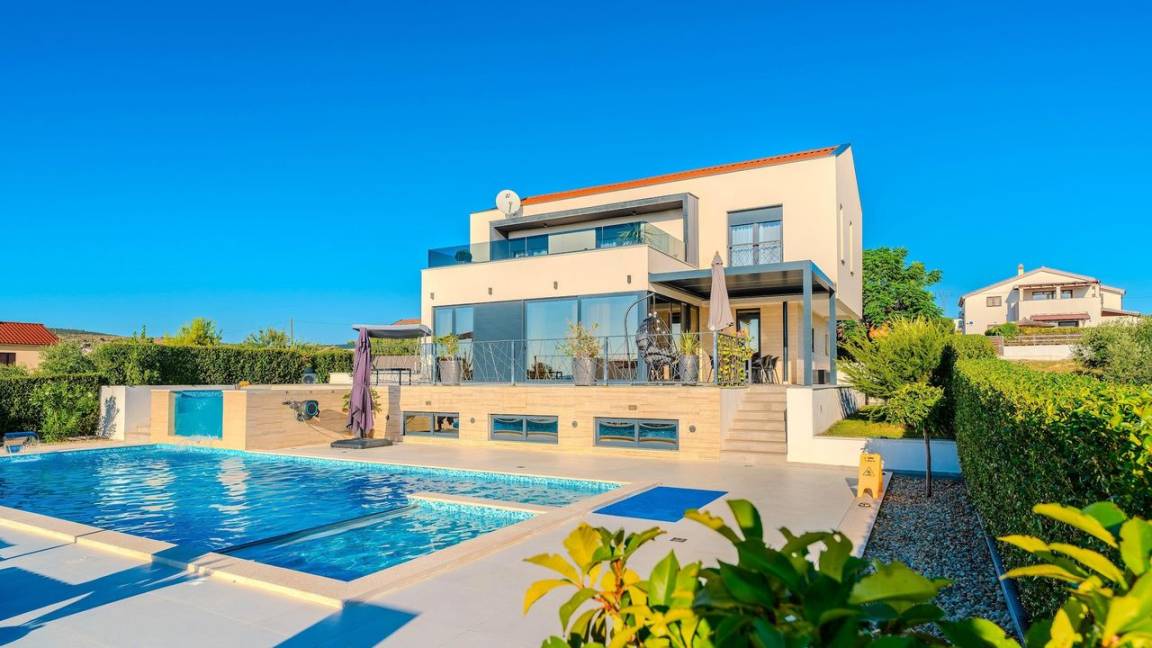240 M² Apartment ∙ 4 Bedrooms ∙ 8 Guests - Betina
