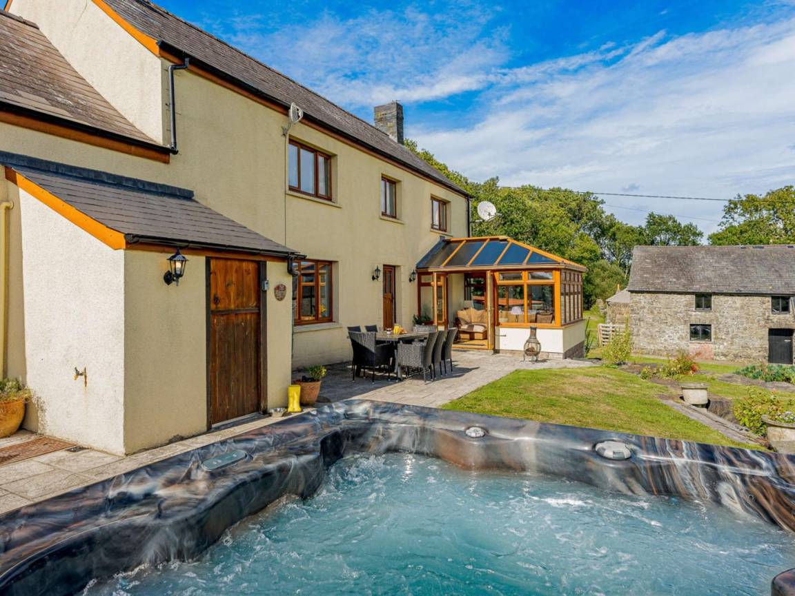 Cottage ∙ 5 Bedrooms ∙ 9 Guests - Aberystwyth