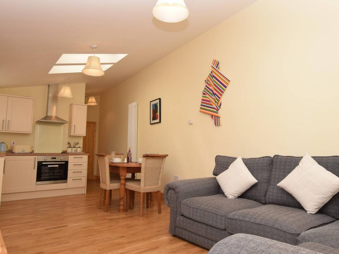 Cottage ∙ 2 Bedrooms ∙ 4 Guests - Wroxham