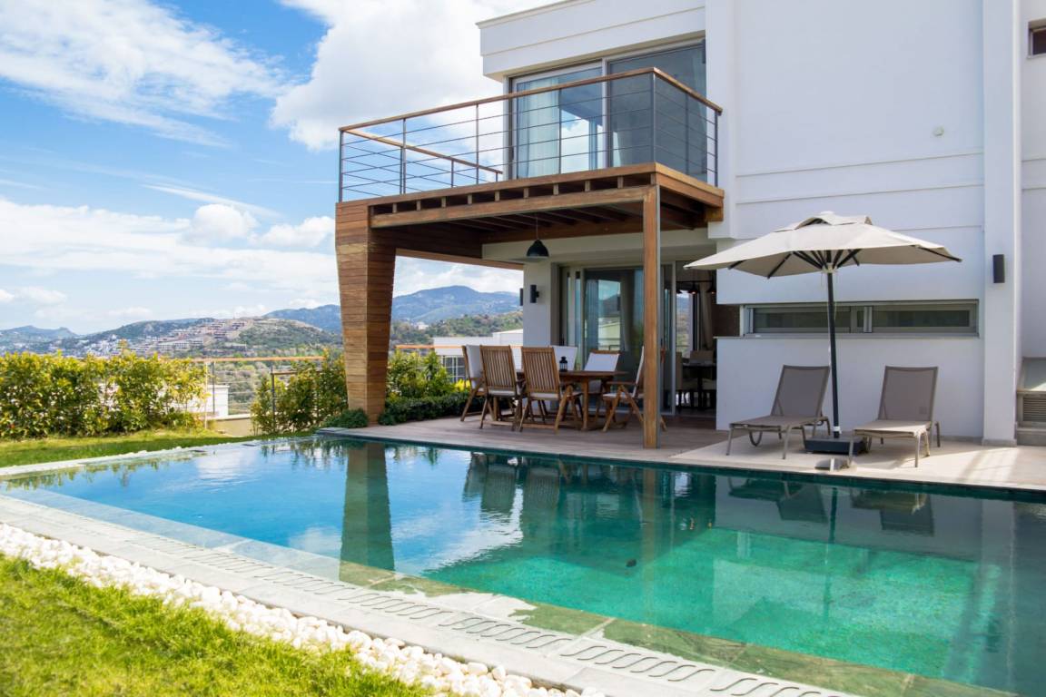 240 M² Villa ∙ 5 Bedrooms ∙ 9 Guests - Gümüşlük