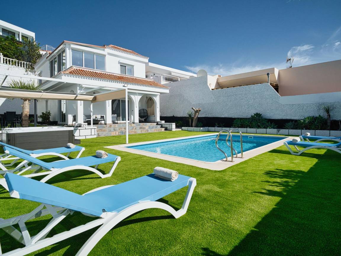 180 M² Villa ∙ 4 Chambres ∙ 9 Personnes - Costa Adeje