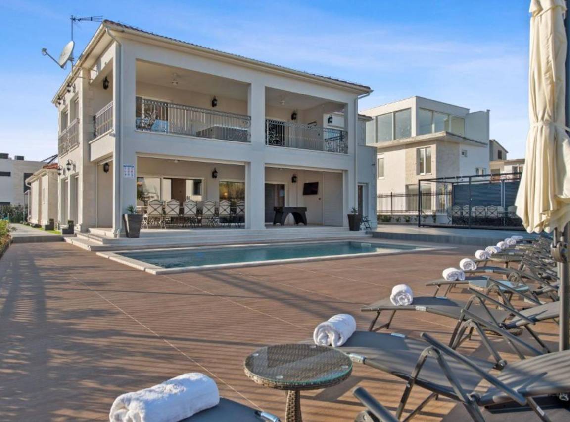 530 M² Villa ∙ 5 Schlafzimmer ∙ 10 Gäste - Vodice