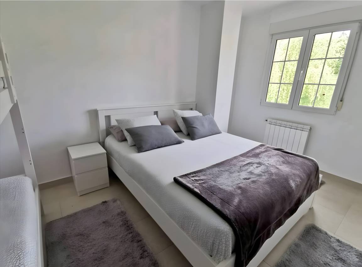 200 M² Apartamento ∙ 3 Habitaciones ∙ 8 Huéspedes - Noja