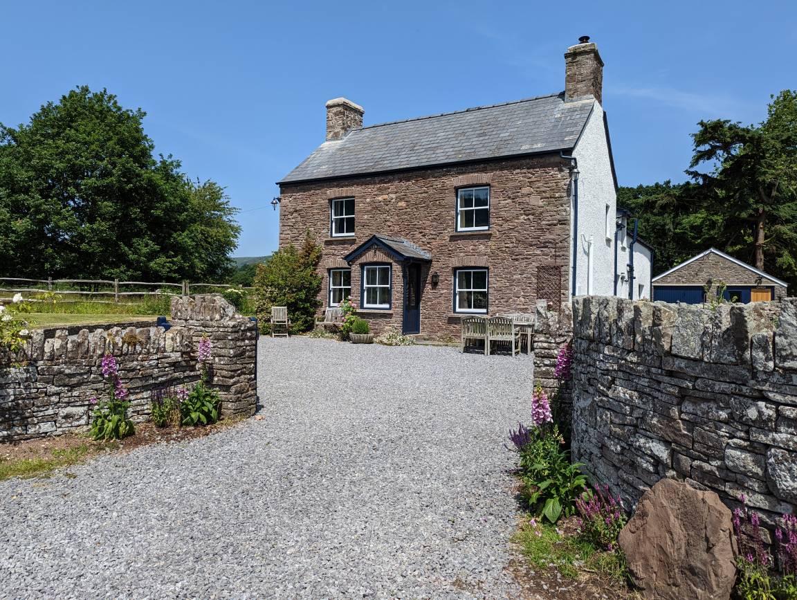 Cottage ∙ 5 Bedrooms ∙ 11 Guests - Crickhowell