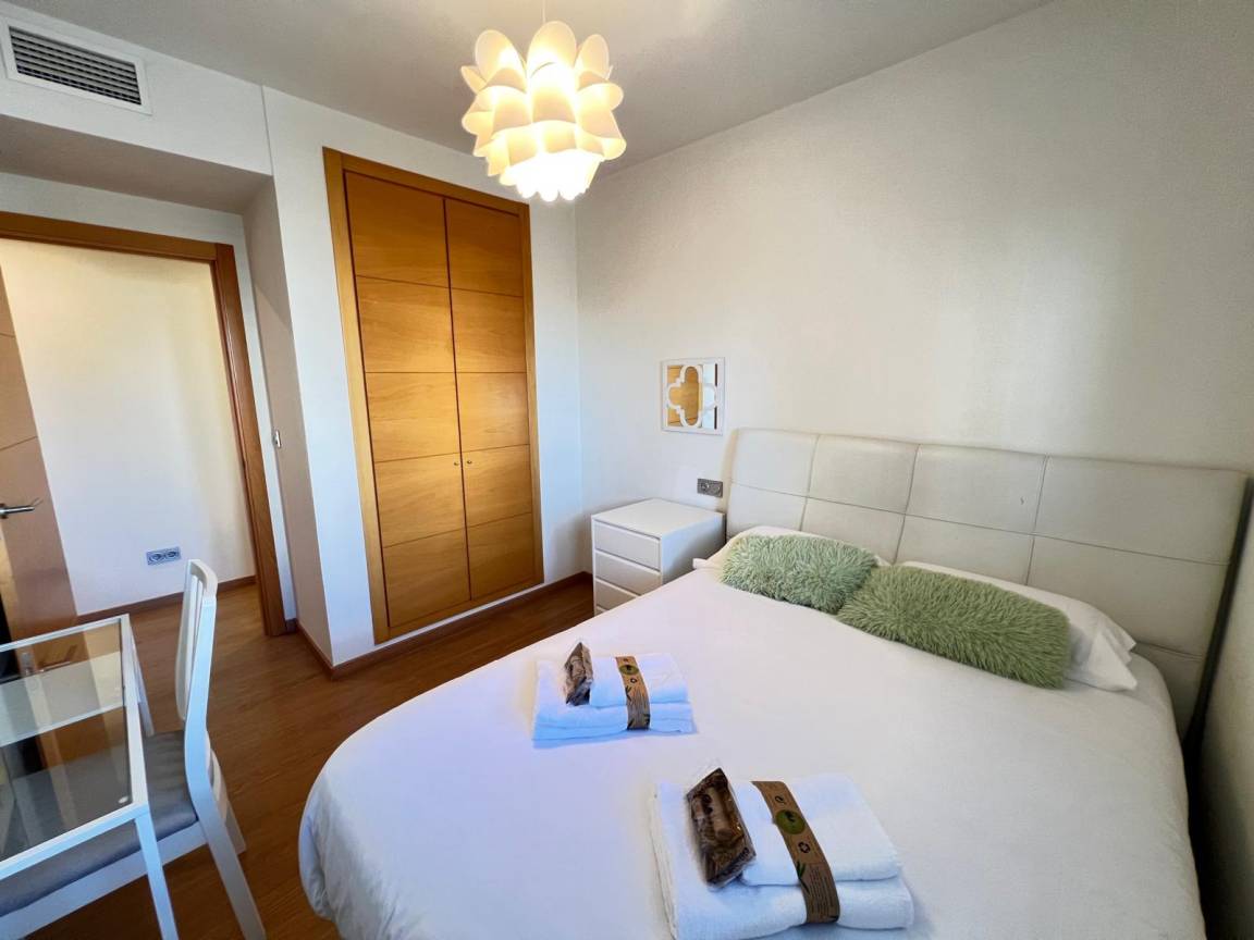 90 M² Apartamento ∙ 3 Habitaciones ∙ 6 Huéspedes - Armilla
