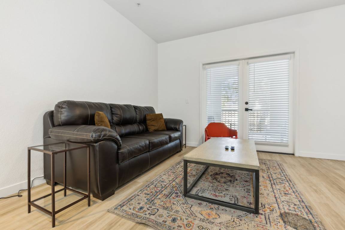 Apartment ∙ 2 Bedrooms ∙ 4 Guests - Glendale, AZ