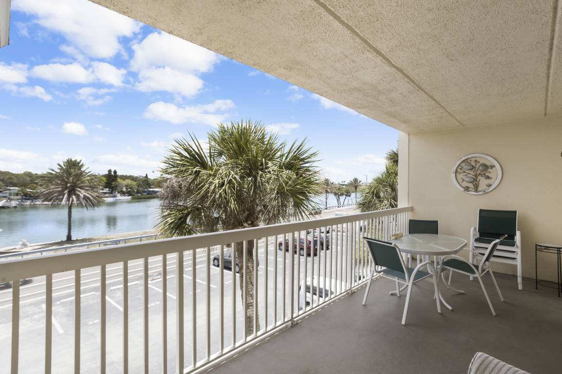 Condo ∙ 2 Bedrooms ∙ 4 Guests - Indian Rocks Beach, FL
