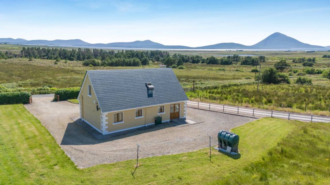 Cottage ∙ 4 Bedrooms ∙ 7 Guests - Achill Island
