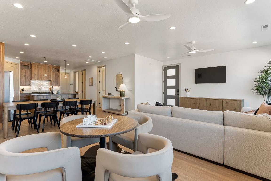 243 M² House ∙ 5 Bedrooms ∙ 14 Guests - St. George, USA