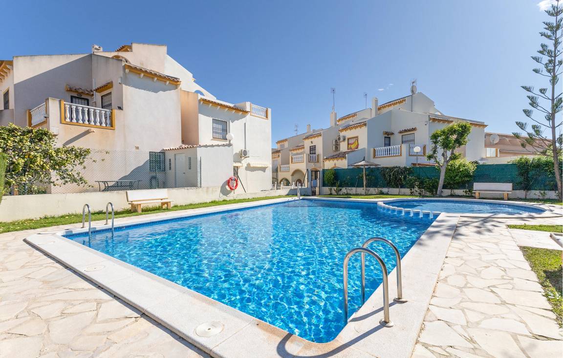 83 M² House ∙ 2 Bedrooms ∙ 4 Guests - Playa Flamenca