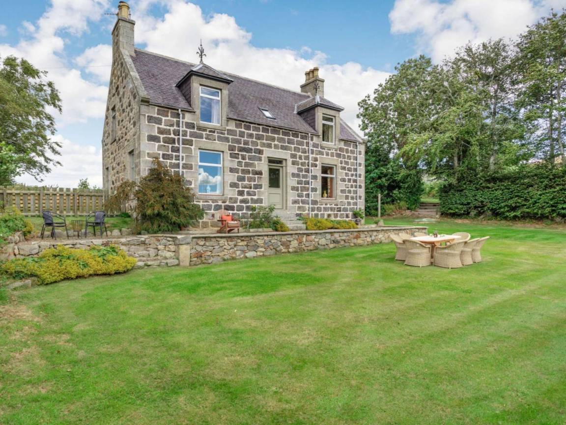 Cottage ∙ 4 Bedrooms ∙ 8 Guests - Aberdeenshire