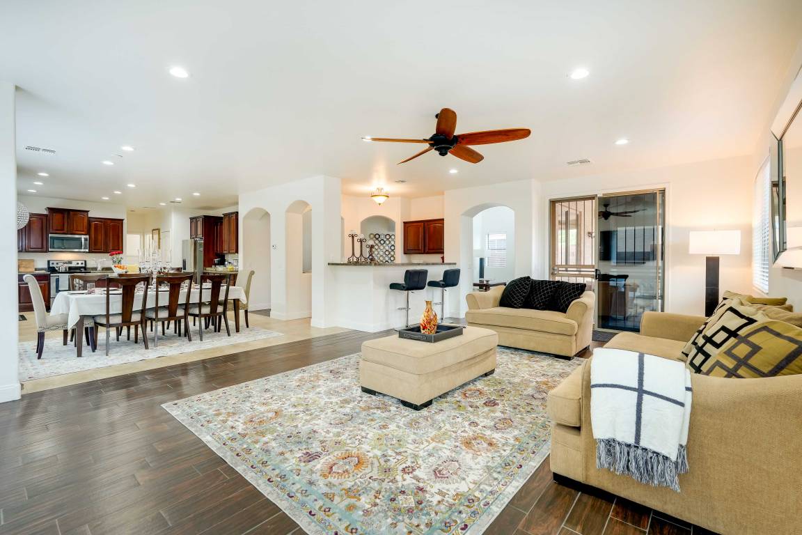 464 M² House ∙ 5 Bedrooms ∙ 8 Guests - Surprise, AZ