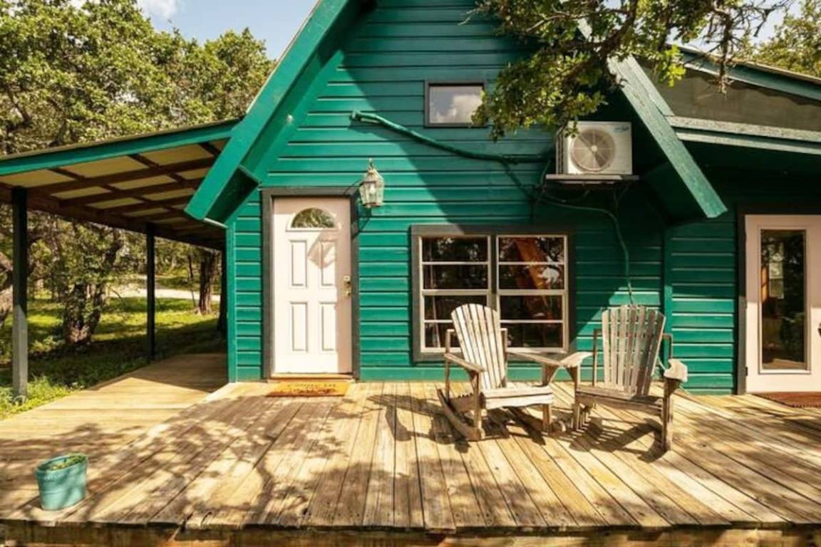 Bungalow ∙ 2 Habitaciones ∙ 6 Huéspedes - San Marcos, TX