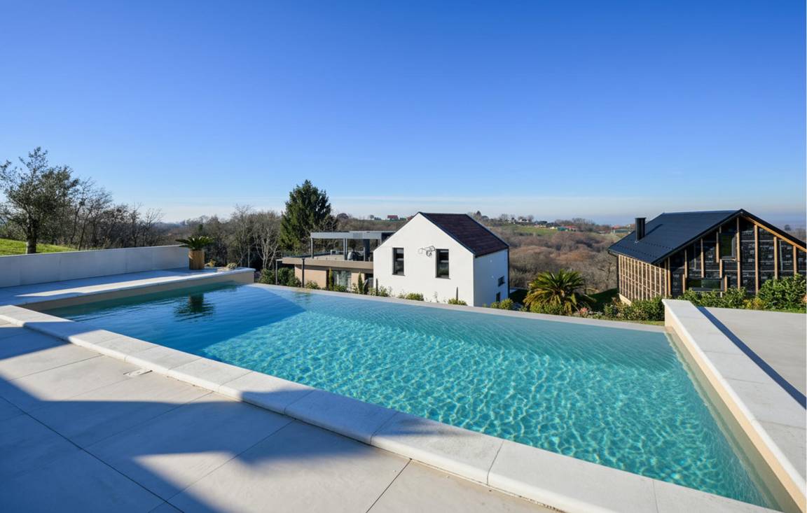 240 M² Huis ∙ 5 Slaapkamers ∙ 10 Gasten - Lipa