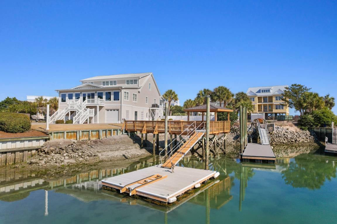 House ∙ 5 Bedrooms ∙ 14 Guests - Magnolia Beach, SC