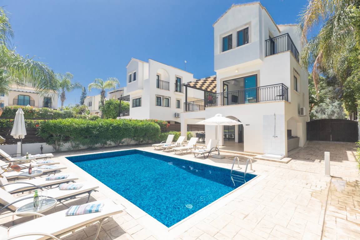 180 M² Apartment ∙ 5 Bedrooms ∙ 10 Guests - Protaras