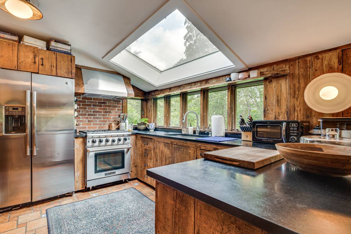 195 M² House ∙ 2 Bedrooms ∙ 6 Guests - Bedford, NY