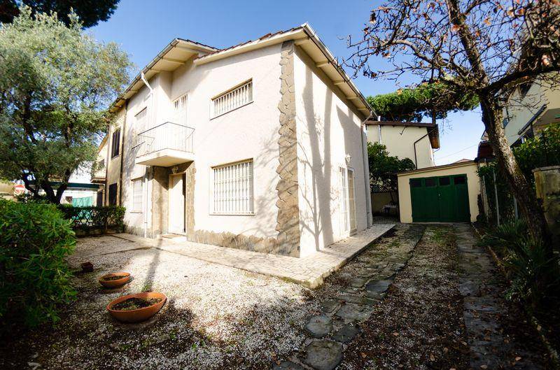 110 M² House ∙ 4 Bedrooms ∙ 8 Guests - Pietrasanta