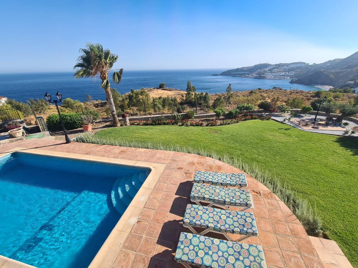 334 M² Villa ∙ 7 Bedrooms ∙ 15 Guests - Almuñécar