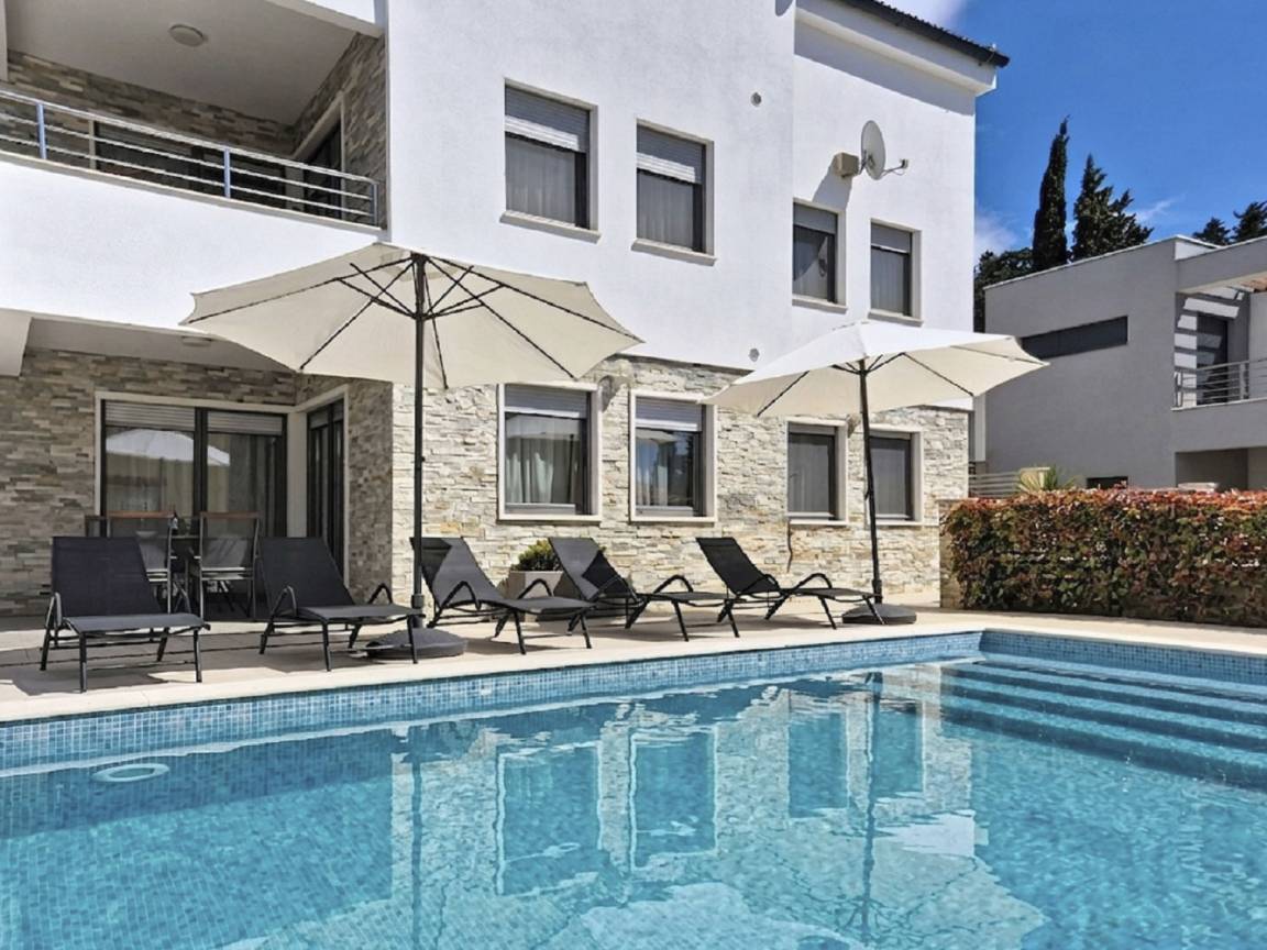 94 M² Apartment ∙ 3 Bedrooms ∙ 5 Guests - Starigrad