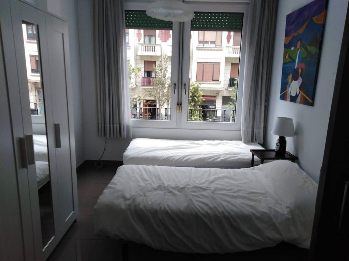 80 M² Apartment ∙ 3 Bedrooms ∙ 3 Guests - Bilbao