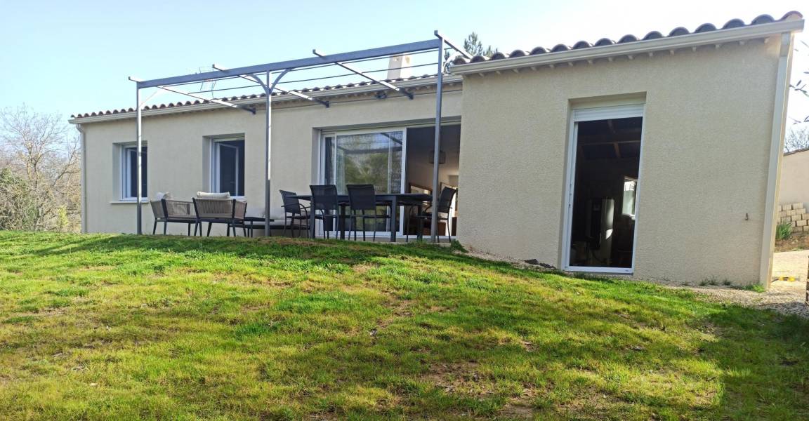 1800 M² Villa ∙ 3 Bedrooms ∙ 7 Guests - Goudargues