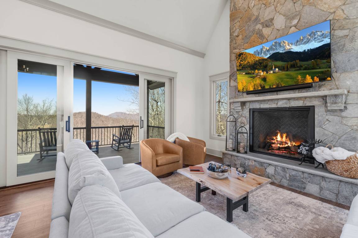 279 M² Cabin ∙ 4 Bedrooms ∙ 14 Guests - Boone, NC