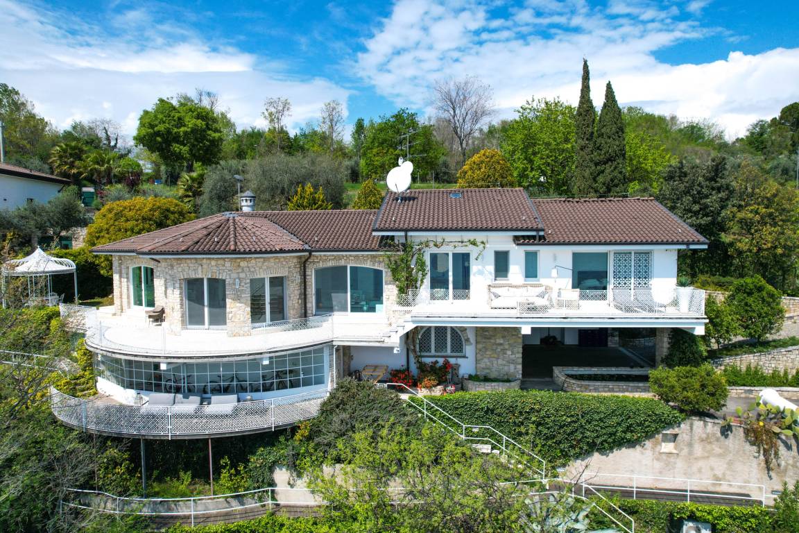 350 M² Villa ∙ 4 Bedrooms ∙ 8 Guests - Sirmione