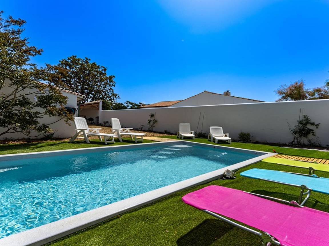 132 M² Villa ∙ 4 Bedrooms ∙ 10 Guests - Île de Ré