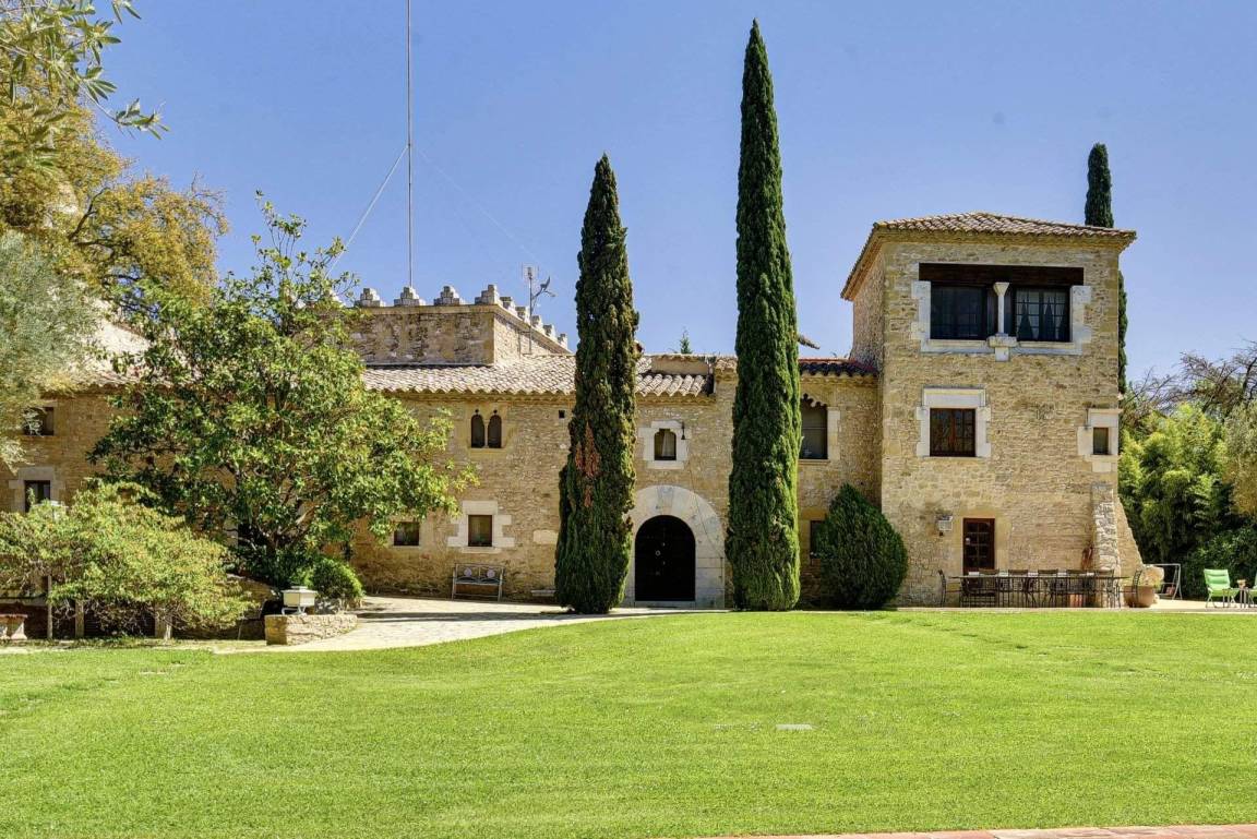 1322 M² House ∙ 7 Bedrooms ∙ 15 Guests - Banyoles