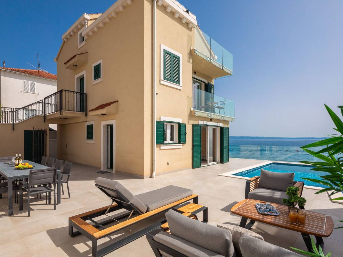 360 M² House ∙ 5 Bedrooms ∙ 10 Guests - Split
