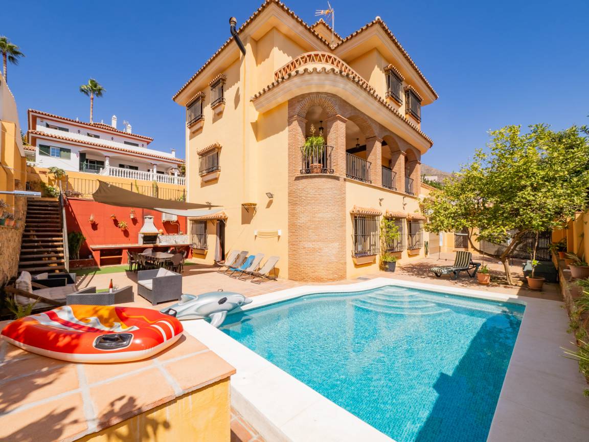 280 M² Villa ∙ 5 Makuuhuonetta ∙ 12 Vierasta - Benalmádena
