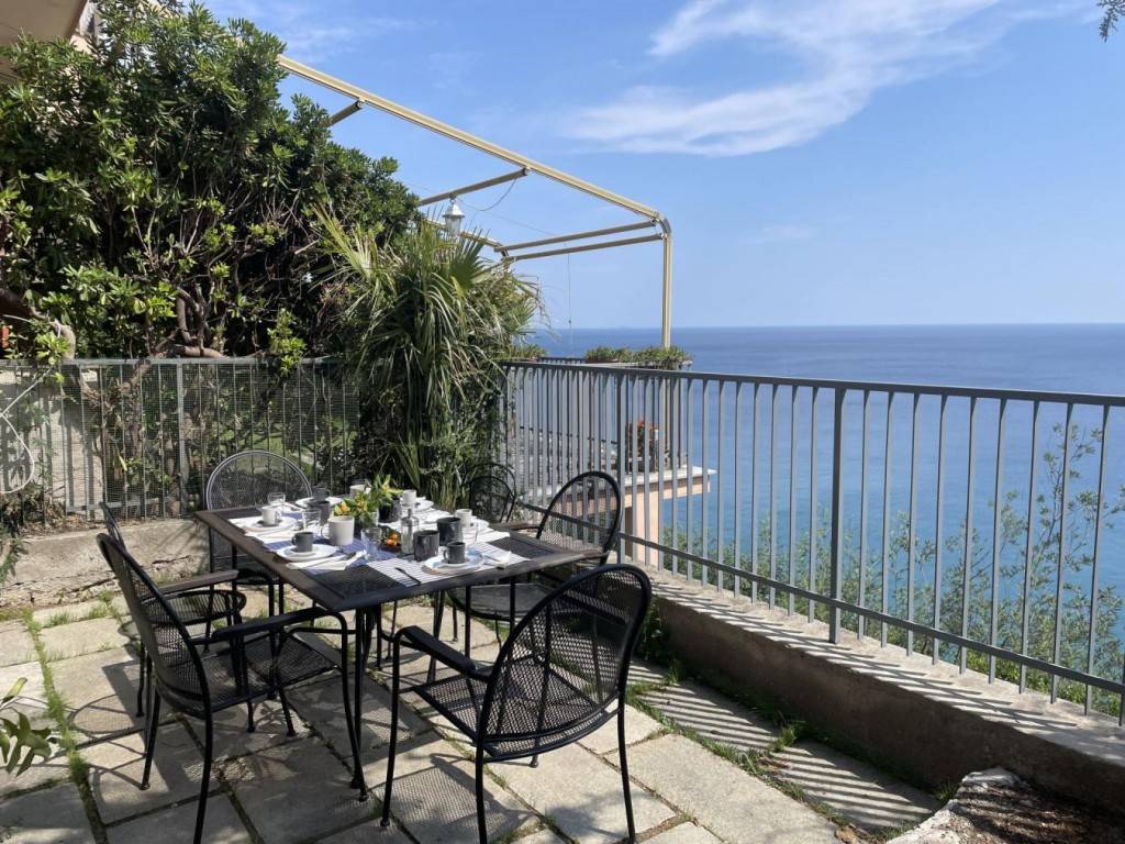 87 M² Apartamento ∙ 2 Habitaciones ∙ 6 Huéspedes - Arenzano